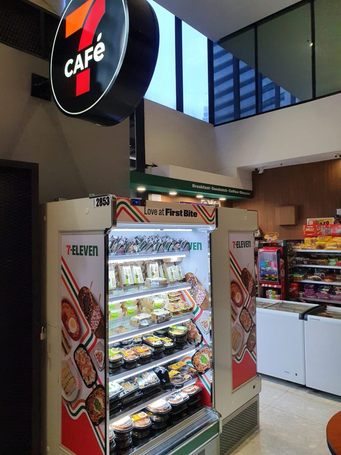 Let's take a tour of 7-Eleven Malaysia latest 7 Cafe format - Mini Me ...