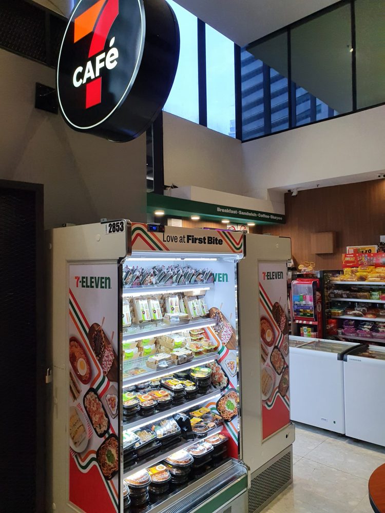 Let's take a tour of 7-Eleven Malaysia latest 7 Cafe format - Mini Me ...