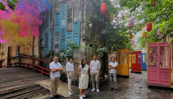 A Passage through Time with Doors and Windows at Kwai Chai Hong - Mini ...