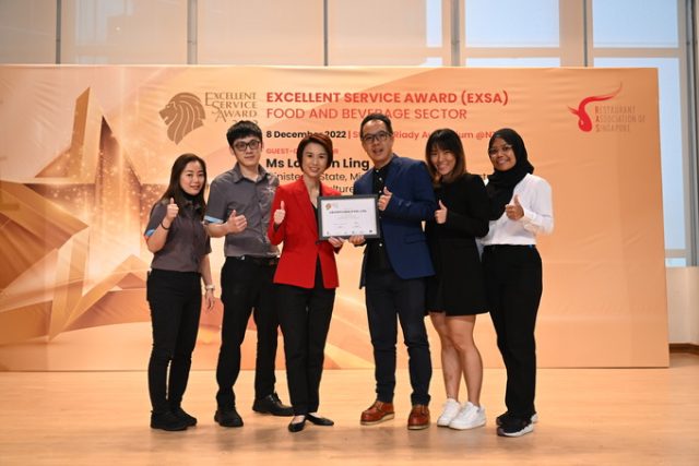 Saluting the Superstar of Singapore’s F&B industry service heroes at the Excellent Service Award ...