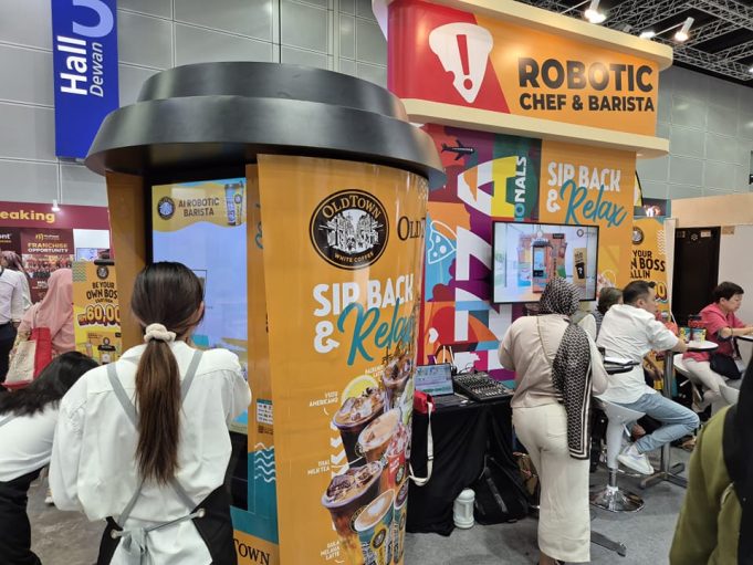 OLDTOWN White Coffee robotic chef and barista open for franchise - Mini ...