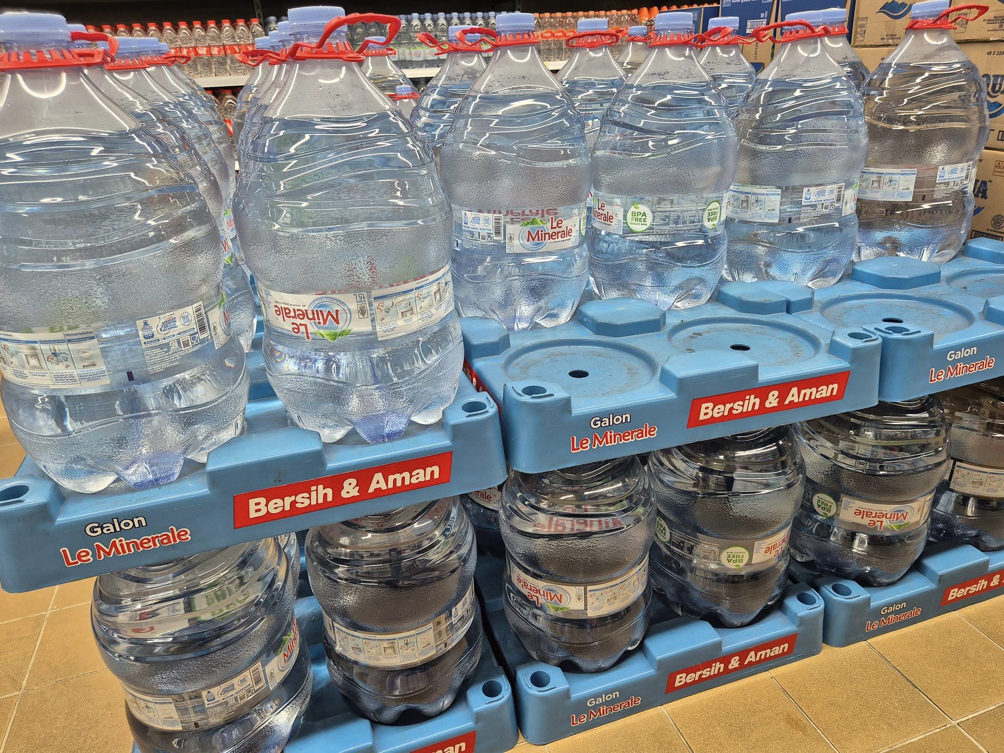 Danone-AQUA slowly shifts to PET for gallon water in Indonesia - Mini ...